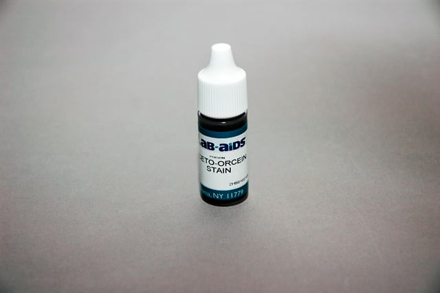 Aceto-Orcein Stain, 7 mL, drop control btl | Lab-Aids