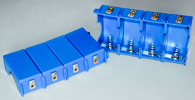 D-Cell Battery Holder with connectors | Lab-Aids
